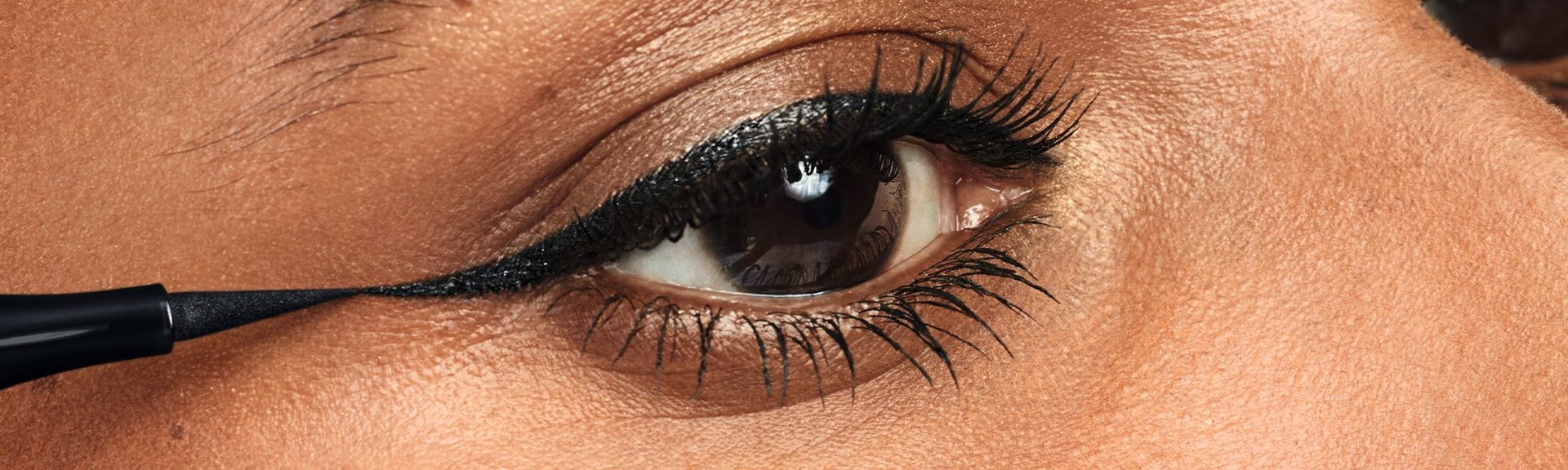 ¿Cómo pintar la linea del ojo | L'Oréal Paris México